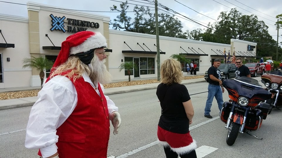 Santa turns his helmet into a custom Santa hat. – https://santabiker.com