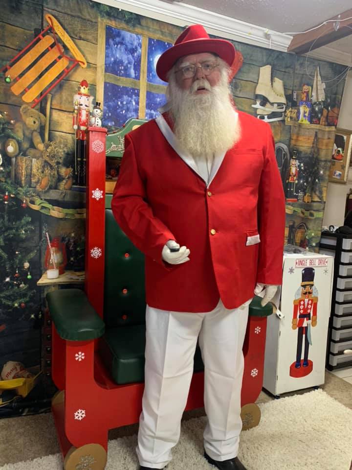 Hiring Santa? My Santa sleigh, wardrobe, props w/ Santa chair ...